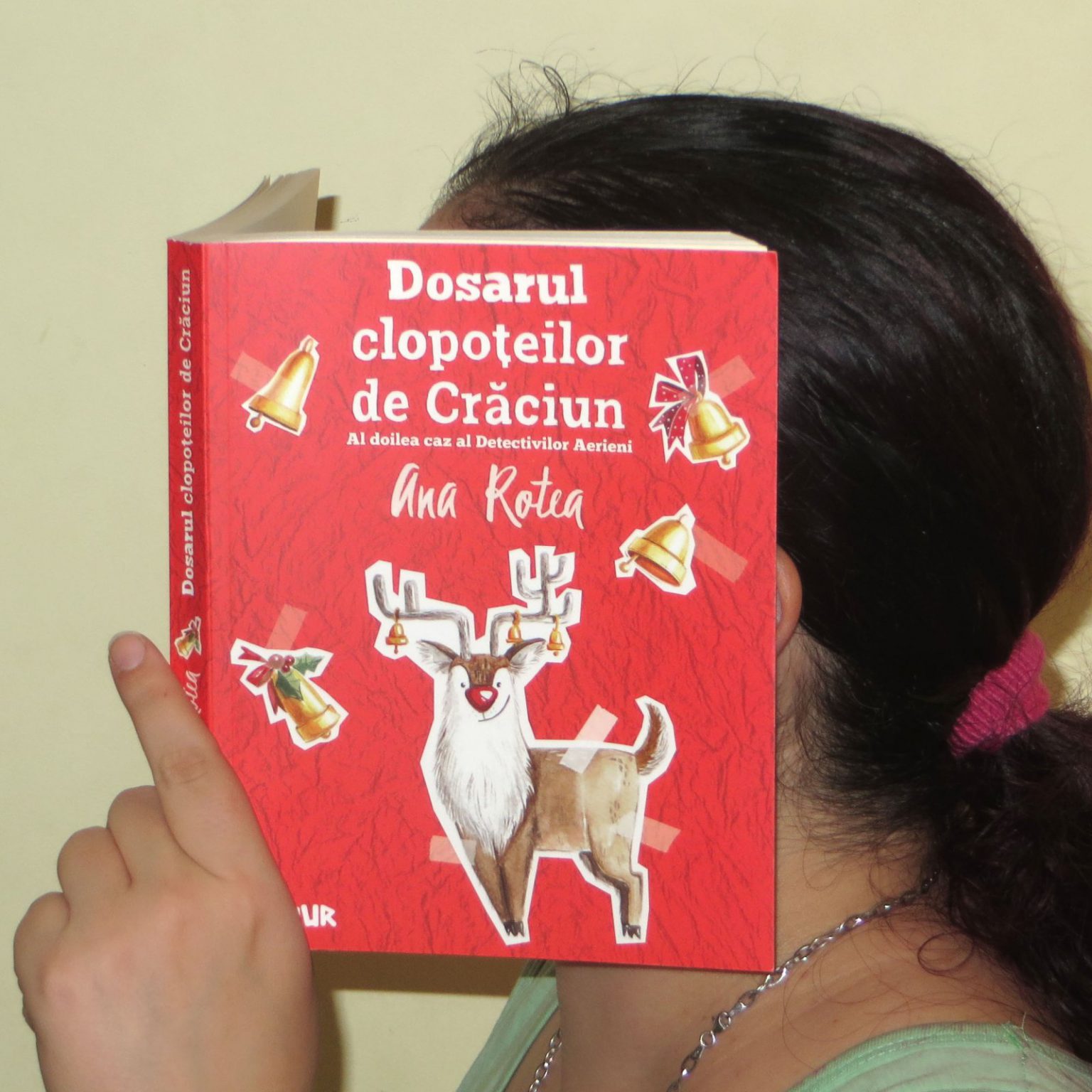 „Dosarul clopoţeilor de Crăciun – Al doilea caz al Detectivilor Aerieni ...